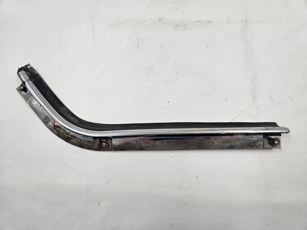 RIGHT REAR QUARTER WINDOW WASTE SEAL JAGUAR XJS CONVERTIBLE RUBBER ...