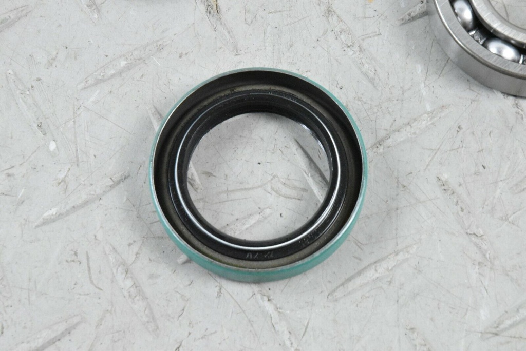 XJ40 15HU DIFFERENTIAL OUTPUT SHAFT OIL SEAL OEM | Simply Performance